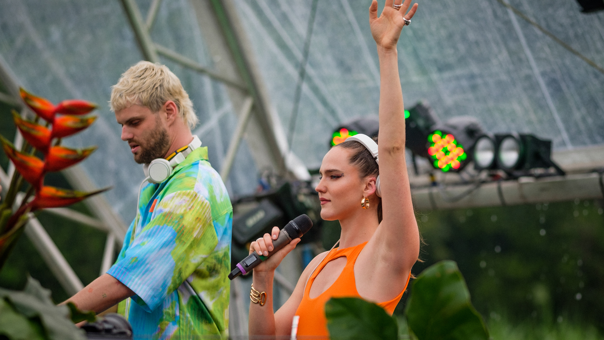 Distillery DJ Set – SOFI TUKKER Best Friend - Novo Fogo
